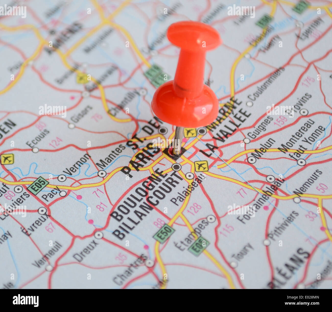 Map city paris map pin hi-res stock photography and images - Alamy