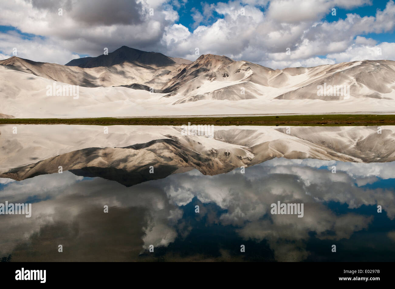 Perfect scenery hi-res stock photography and images - Alamy