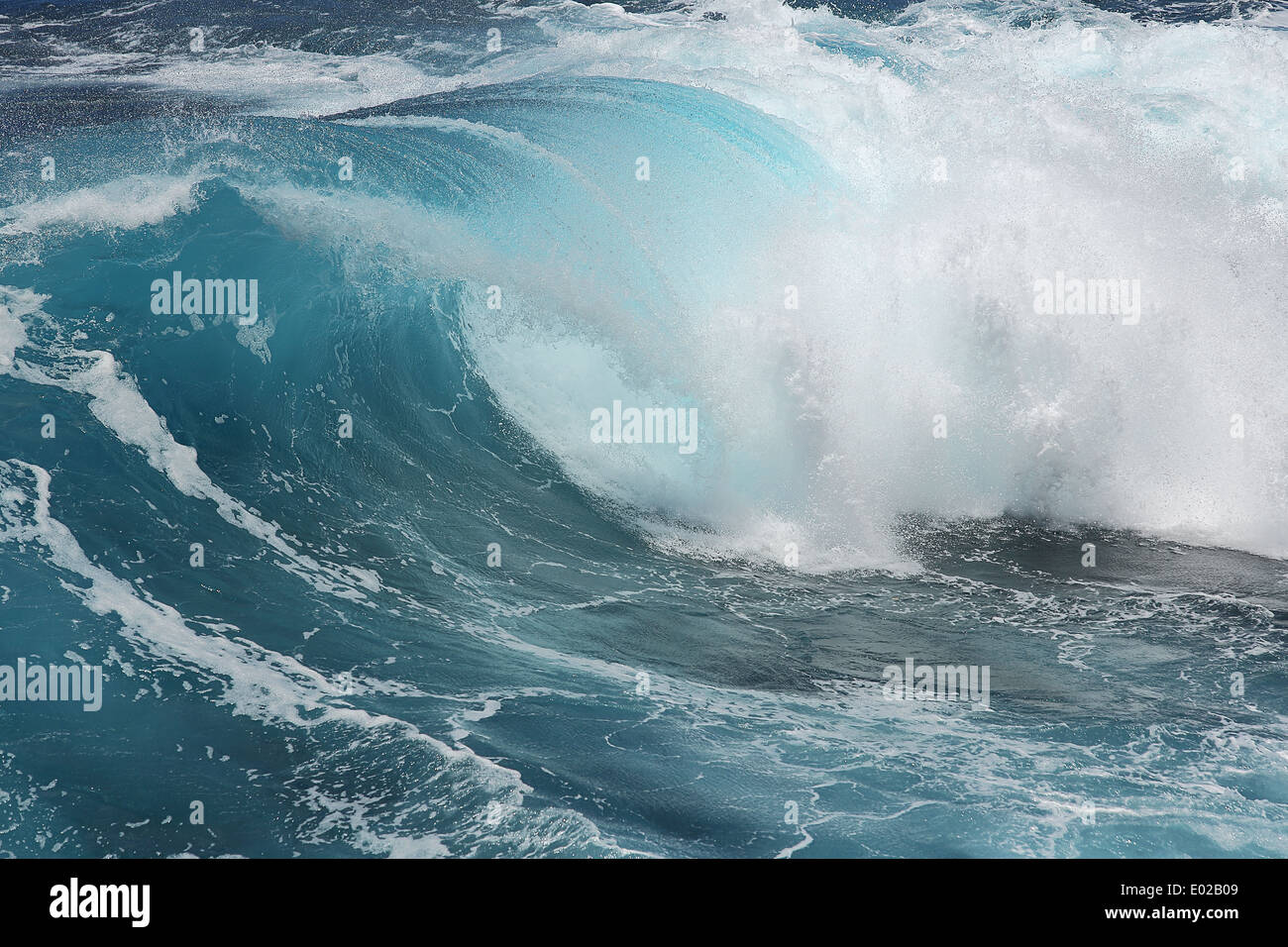 Beautiful teal ocean waves Stock Photo - Alamy