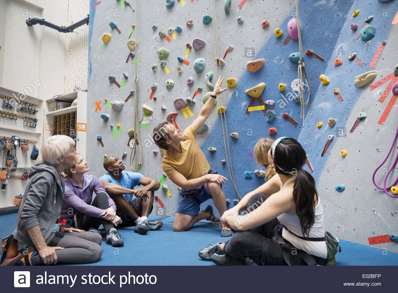 Group talking climbing wall hi-res stock photography and images - Alamy
