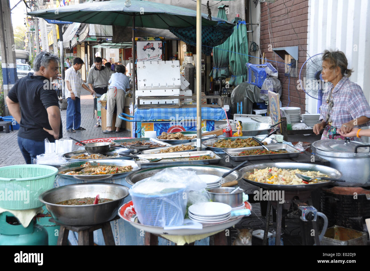 Thai cooking pots hi-res stock photography and images - Alamy