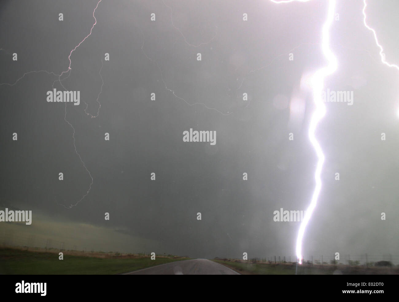 Lighting bolts hi-res stock photography and images - Alamy