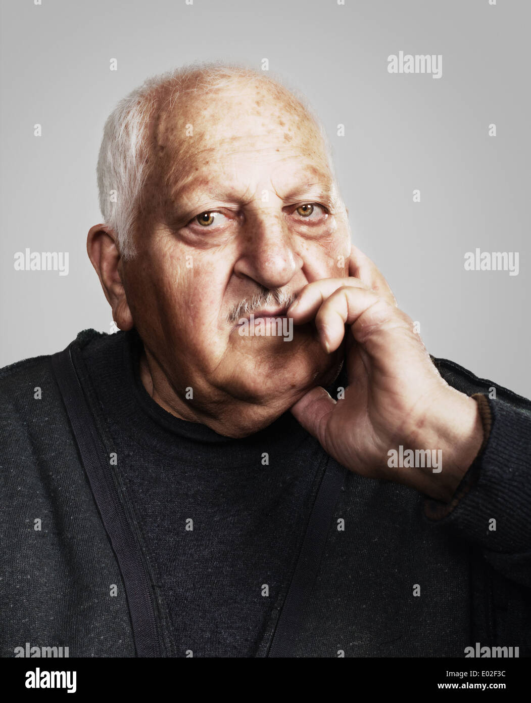 Sad old man hi-res stock photography and images - Alamy