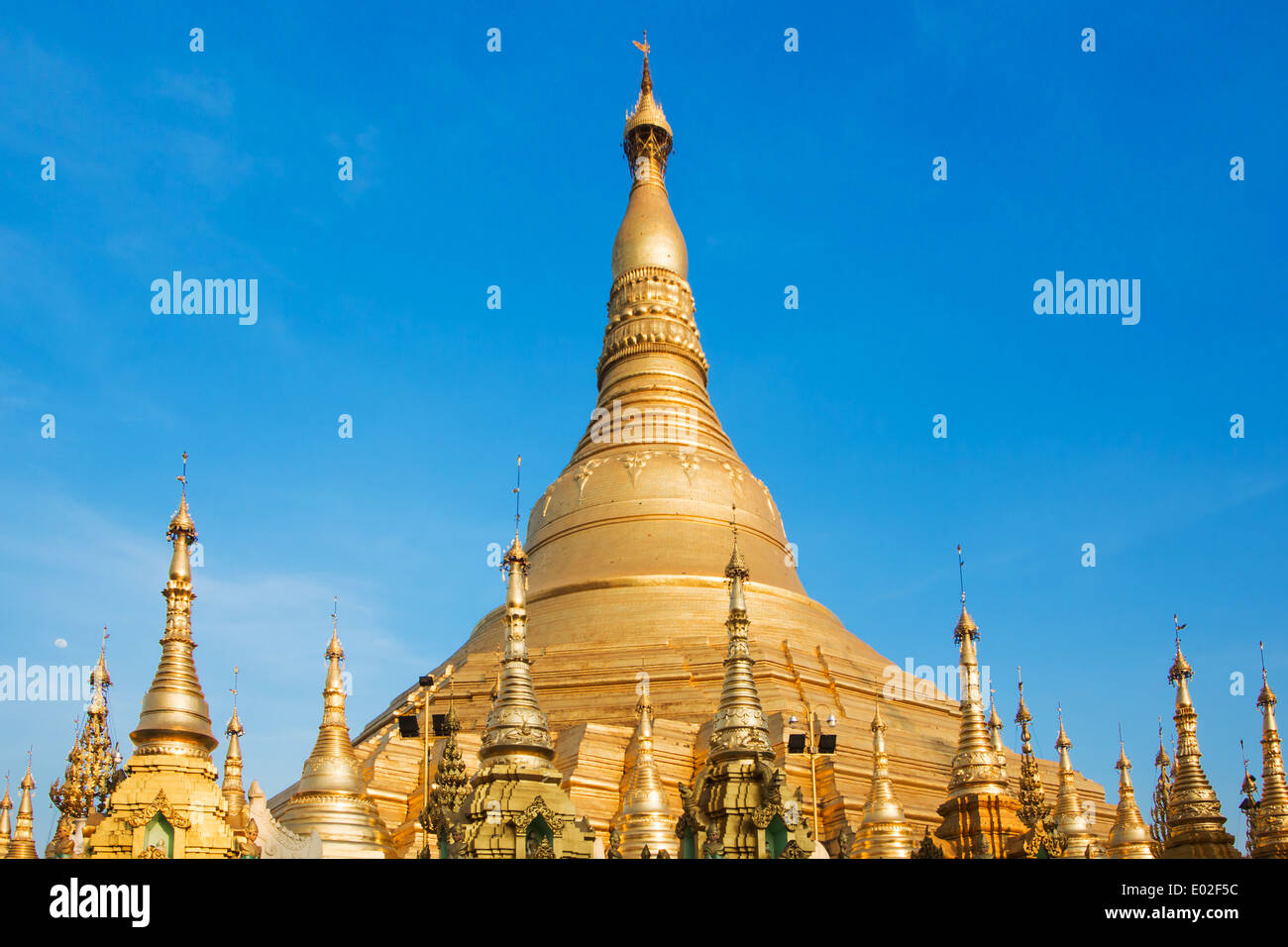 Shwedagon pagoda day blue sky in Yagon, Myanmar Stock Photo - Alamy