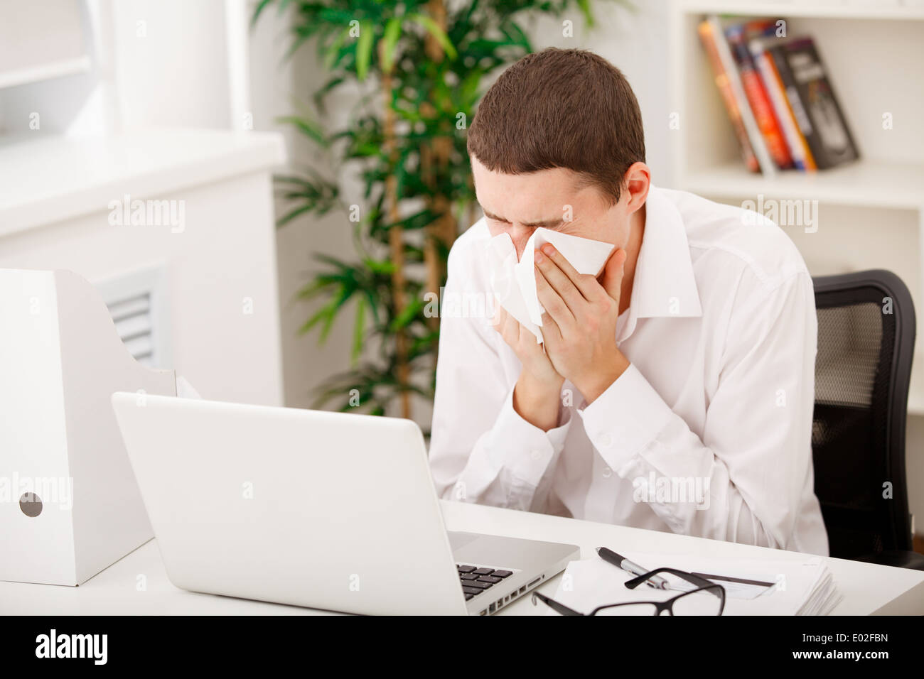 Sneeze computer hi-res stock photography and images - Alamy