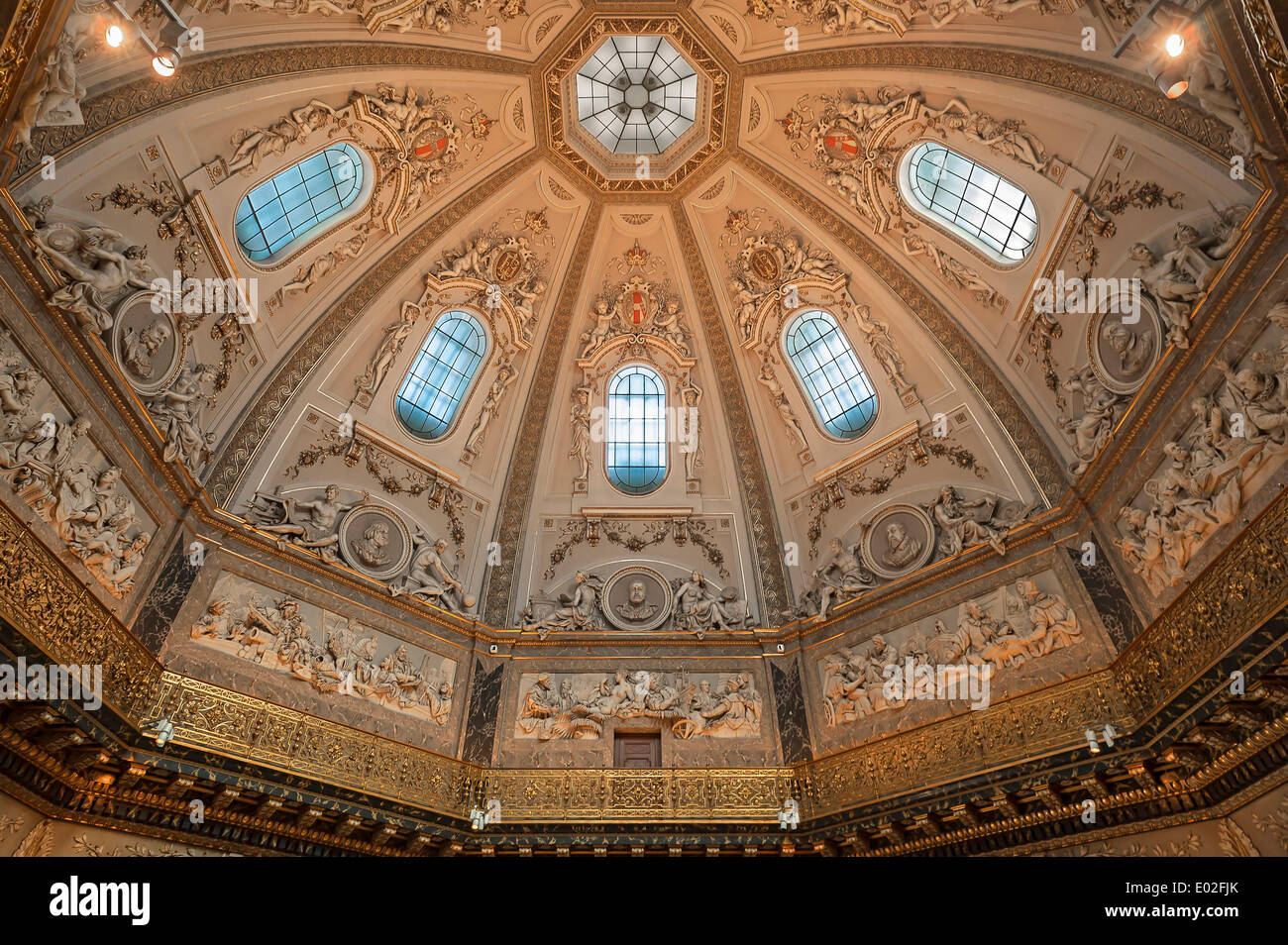 Dome of kunsthistorisches museum hi-res stock photography and images ...