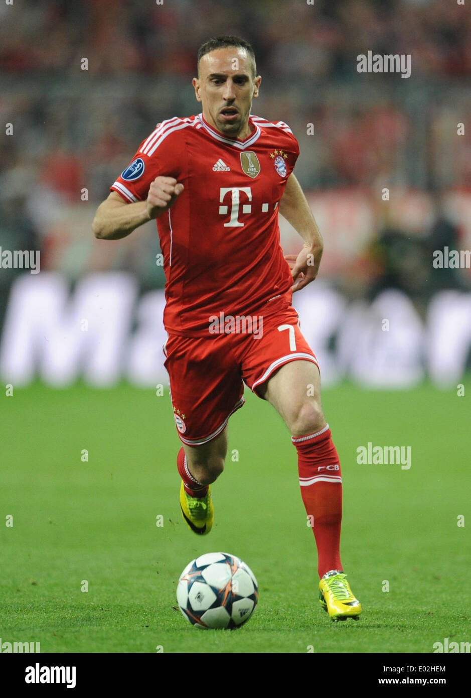 Munich, Germany. 29th Mar, 2014. Munich's Franck Ribery plays the ball ...