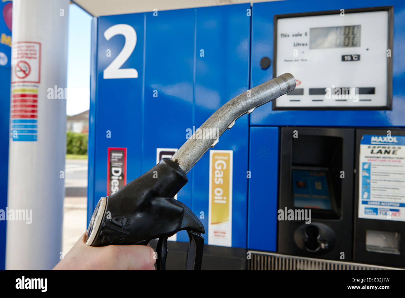 Man refueling hi-res stock photography and images - Alamy