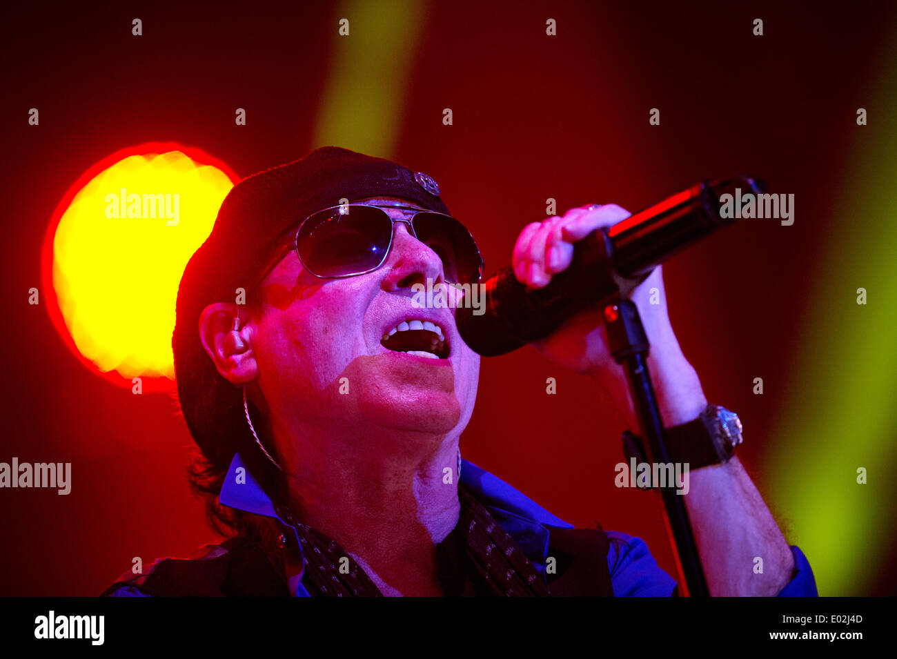 Unplugged tour hi-res stock photography and images - Alamy