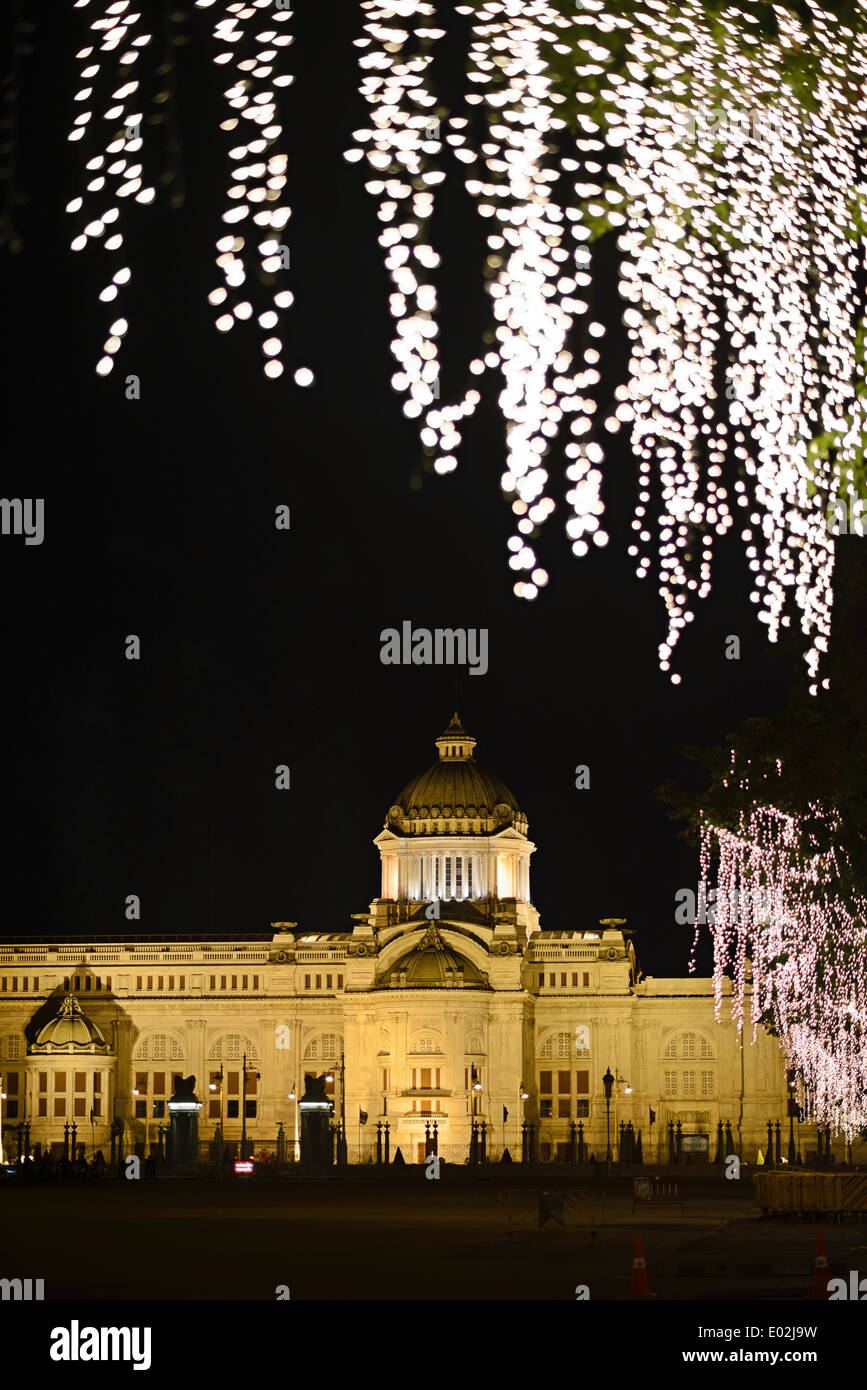 Throne hall building hi-res stock photography and images - Alamy