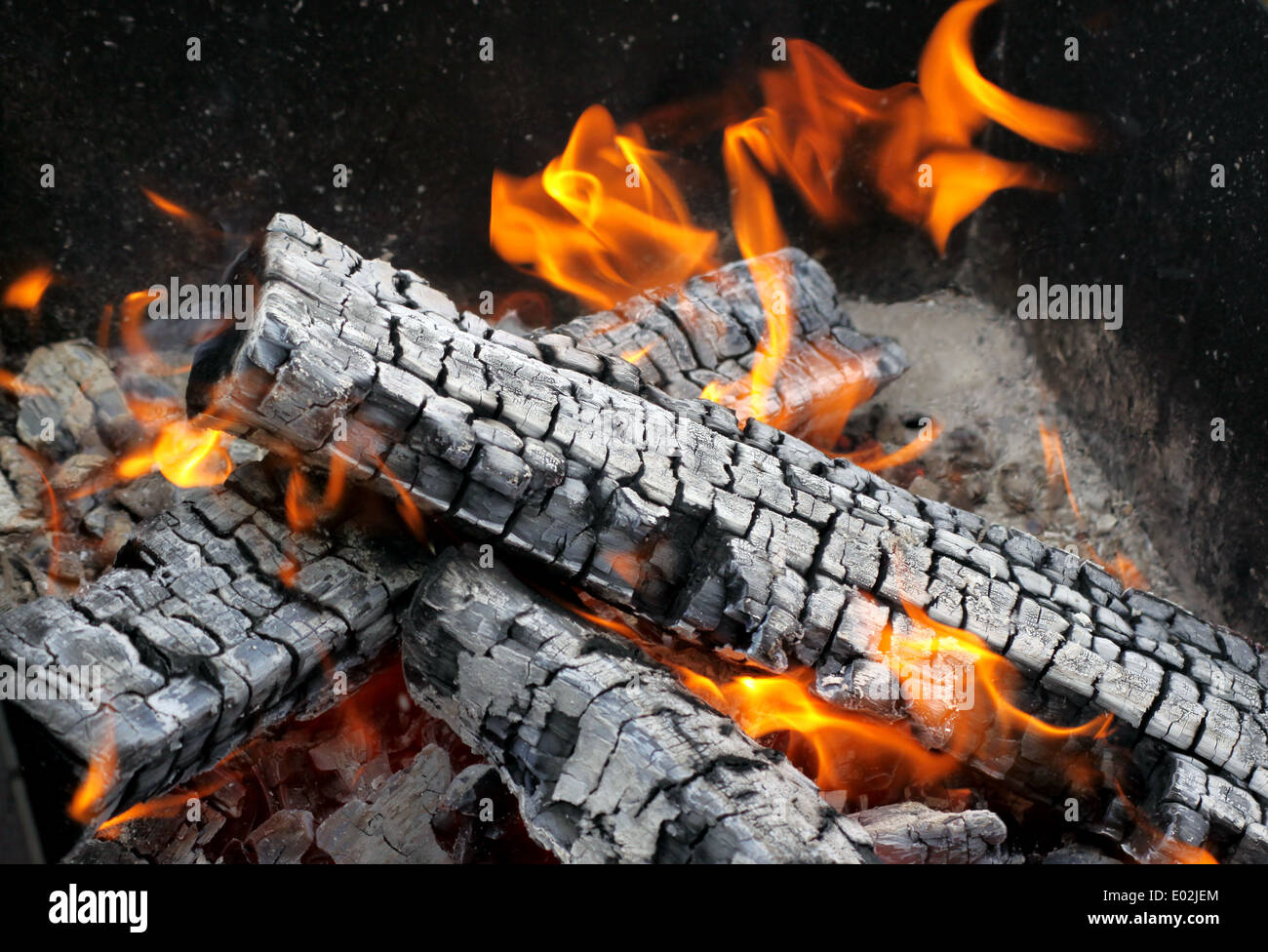 Burn fireplace hi-res stock photography and images - Alamy