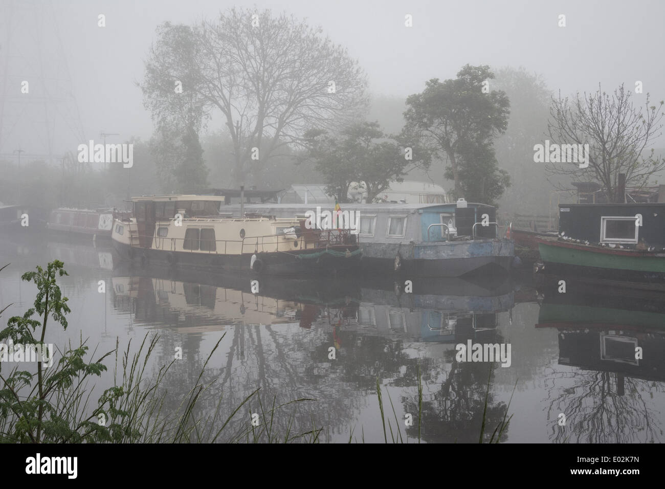 Boats on lee navigation canal hi-res stock photography and images - Alamy