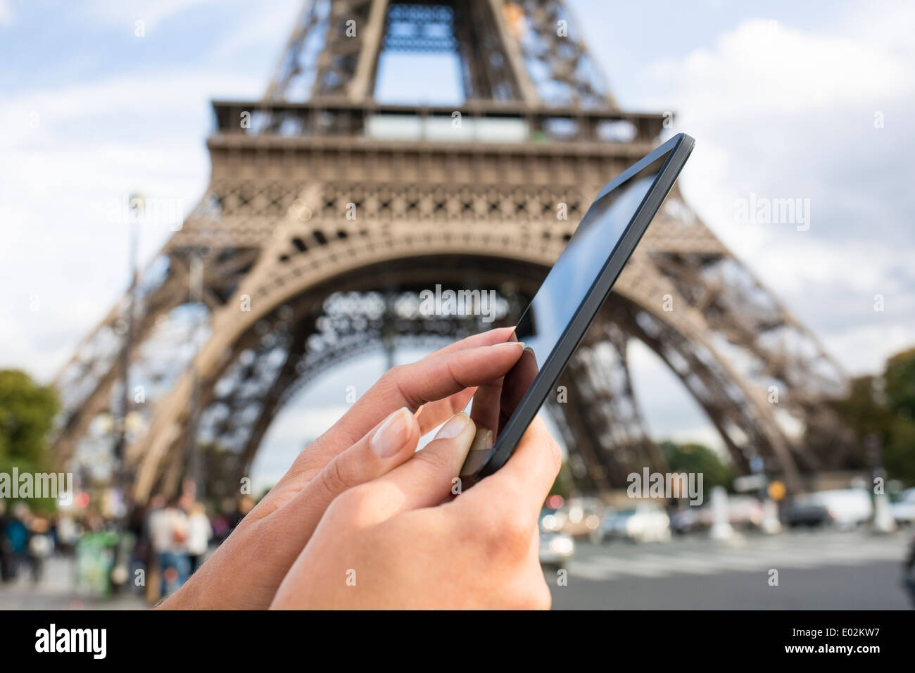 Woman mobile phone famous tower bridge hi-res stock photography and ...