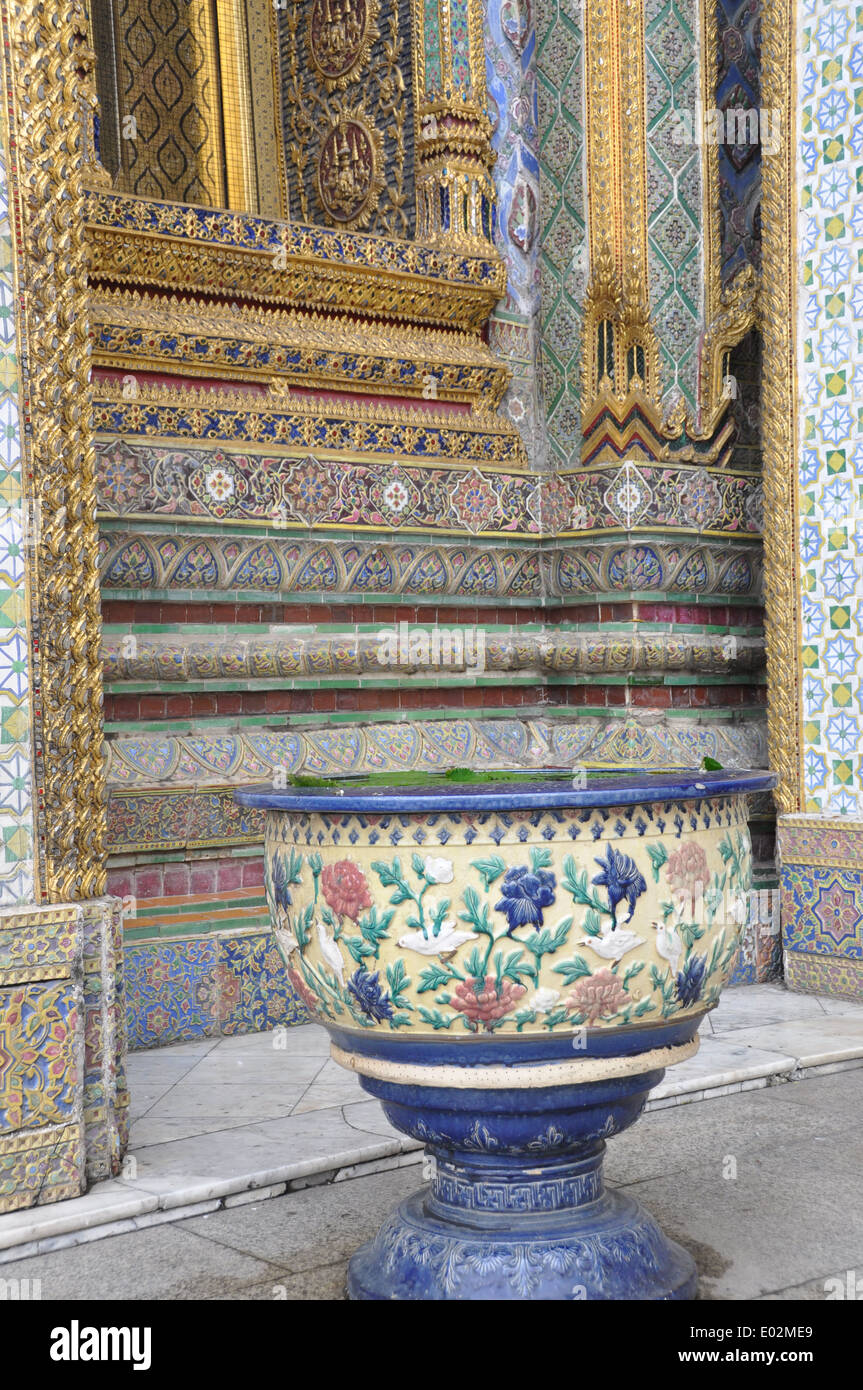 Decorative urn outside a temple in the grounds of the Grand Palace ...