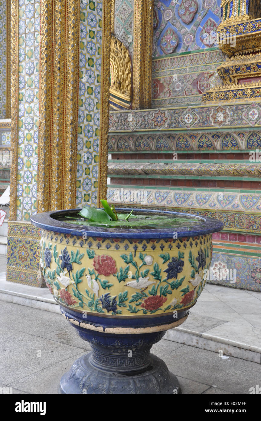 Decorative urn outside a temple in the grounds of the Grand Palace ...