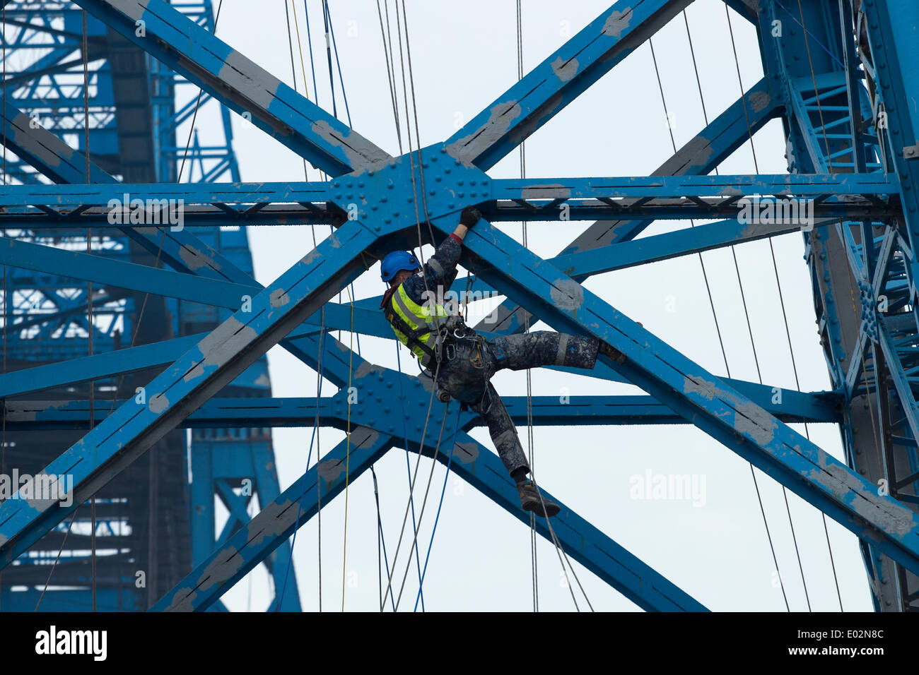 Bridge painting maintenance hi-res stock photography and images - Alamy