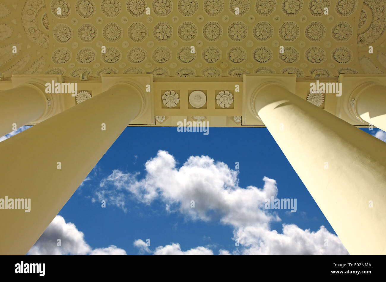 Ceiling columns architecture hi-res stock photography and images - Alamy