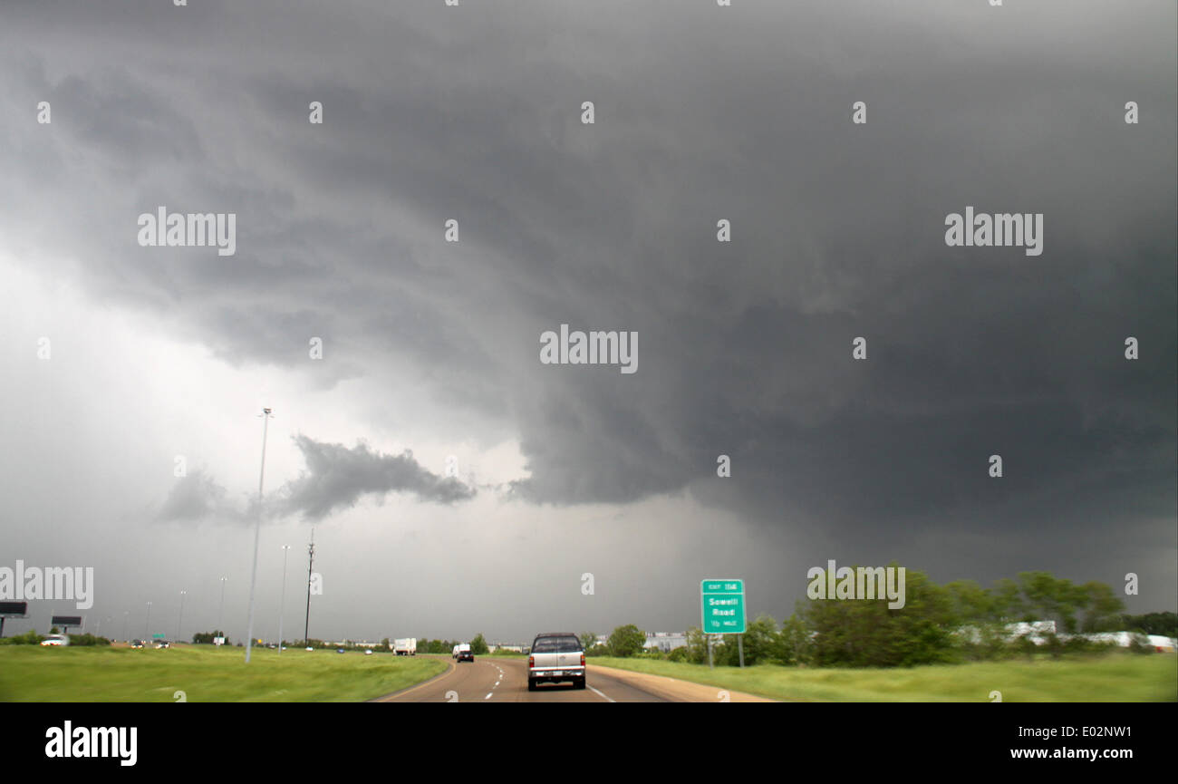 Tornadoes wall cloud hi-res stock photography and images - Alamy