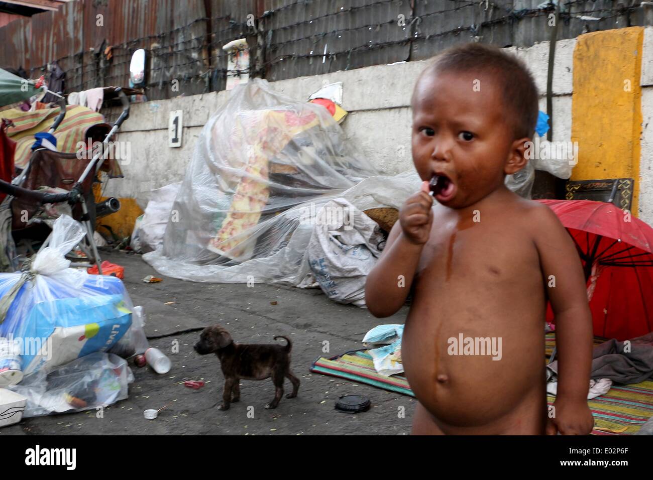MANILA,PHILIPPINES-APRIL 30: Least fortunate street dwellers live in ...