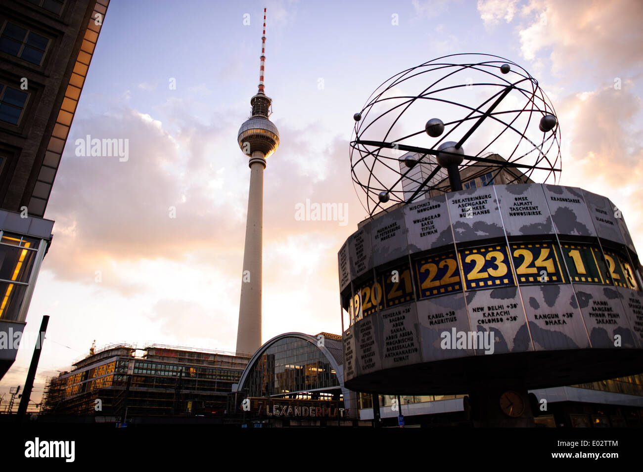 The Berlin TV Tower and World Clock. Photo: picture alliance/Robert ...