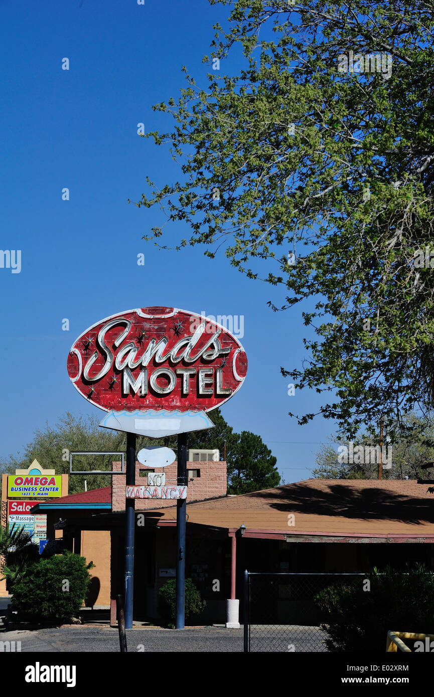 Vintage motel sign hi-res stock photography and images - Alamy