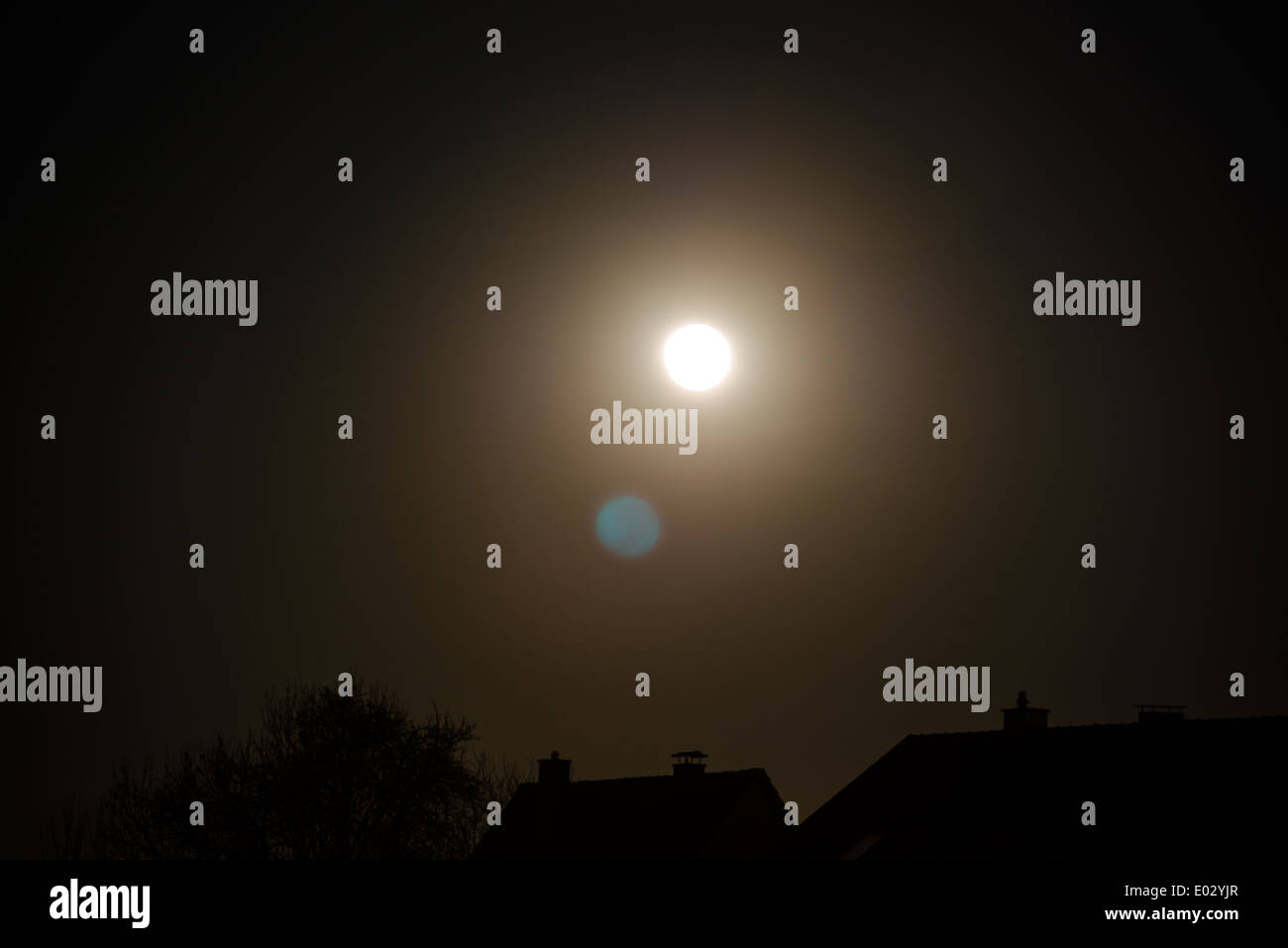 Moons reflection hi-res stock photography and images - Alamy