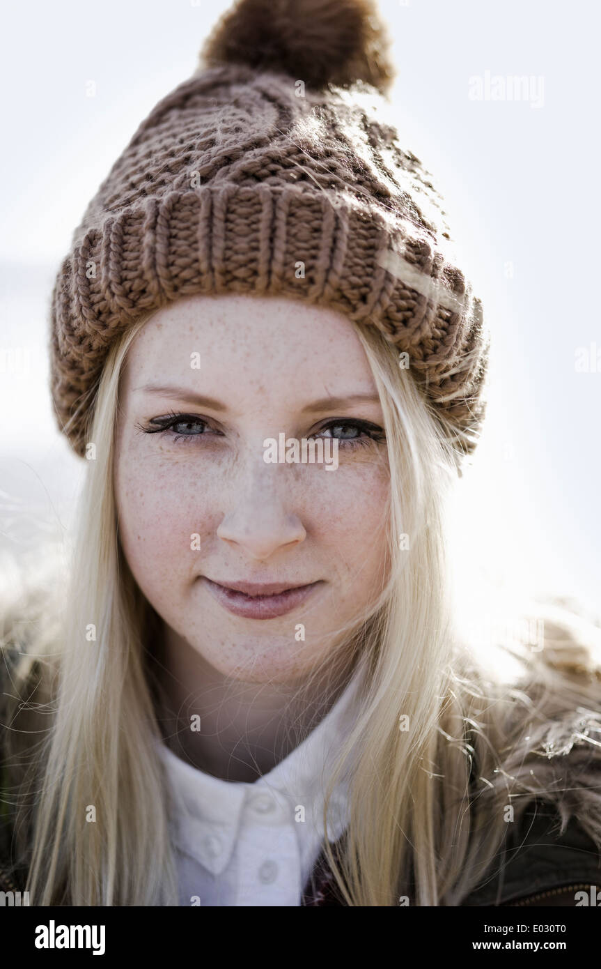 Woman in bobble hat hi-res stock photography and images - Alamy