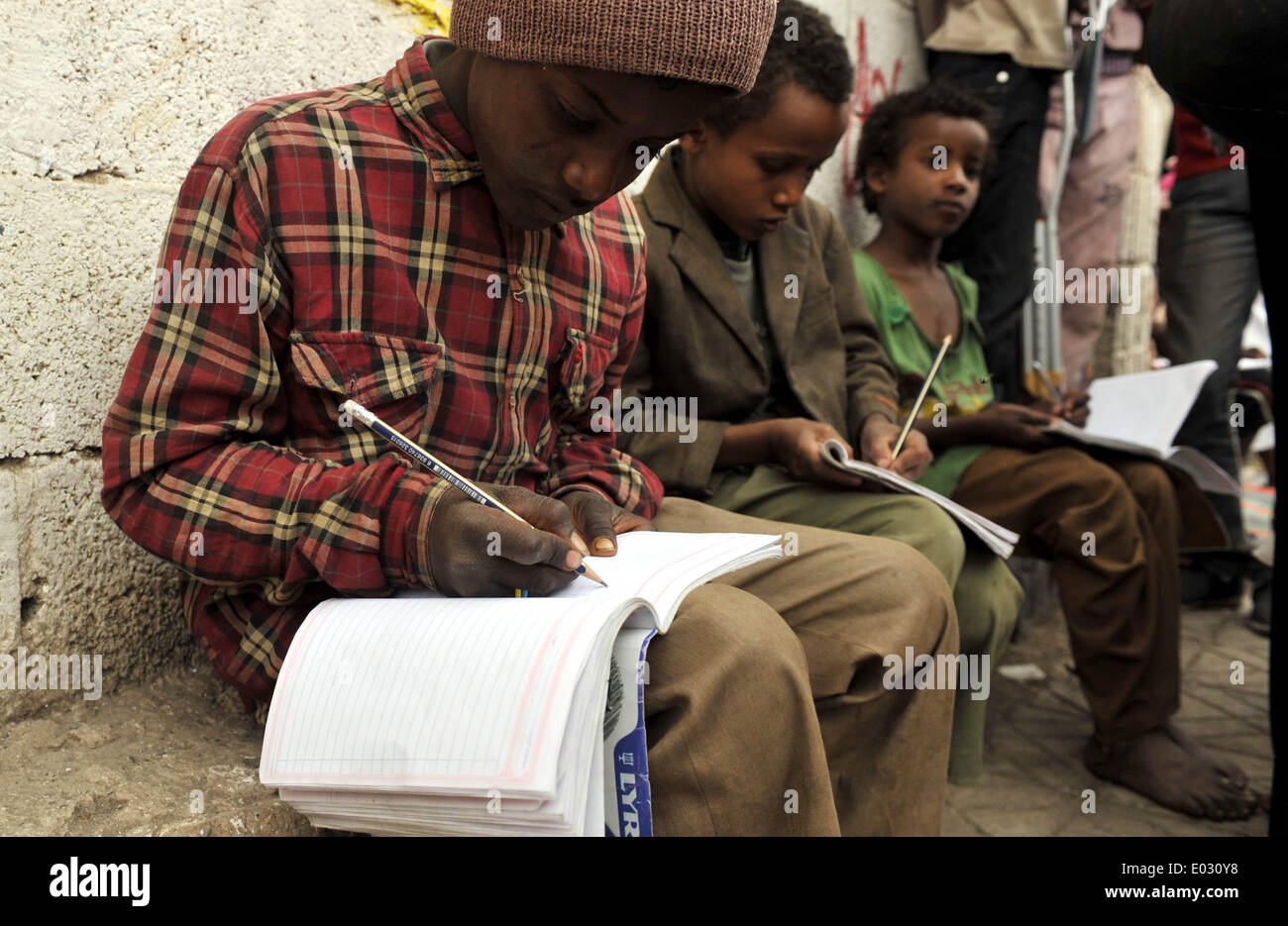 Poor working class children hi-res stock photography and images - Alamy