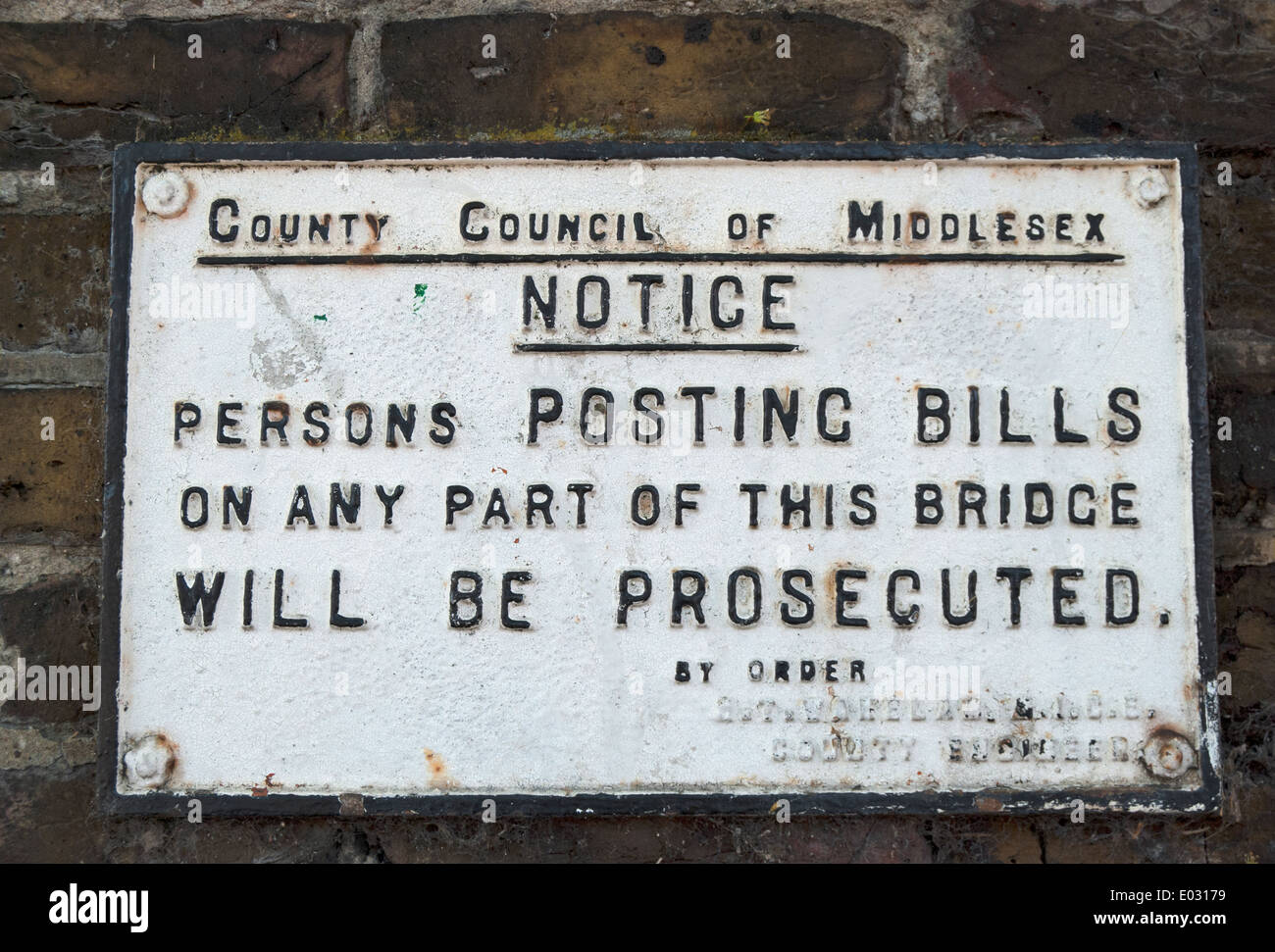 County council sign hi-res stock photography and images - Alamy