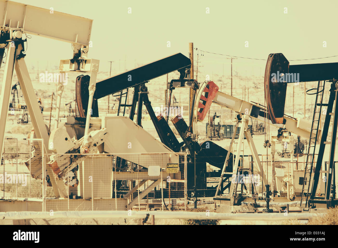 Crude oil extraction from Monterey Shale near Bakersfield California ...