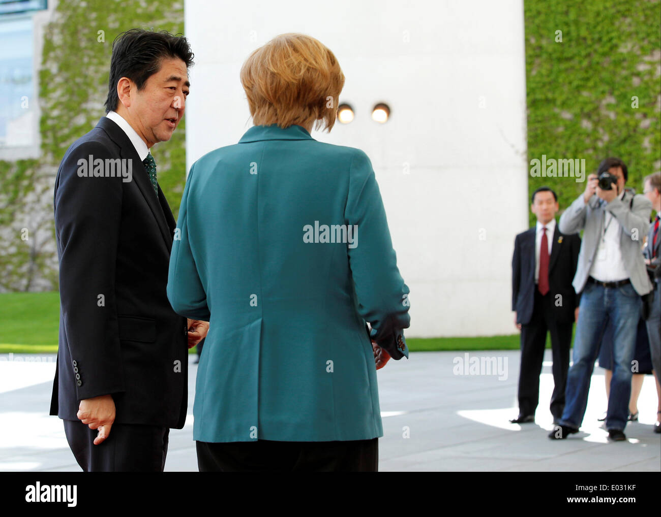 Greeting of the Shinzo Abe, Prime Minister of Japan, with military ...