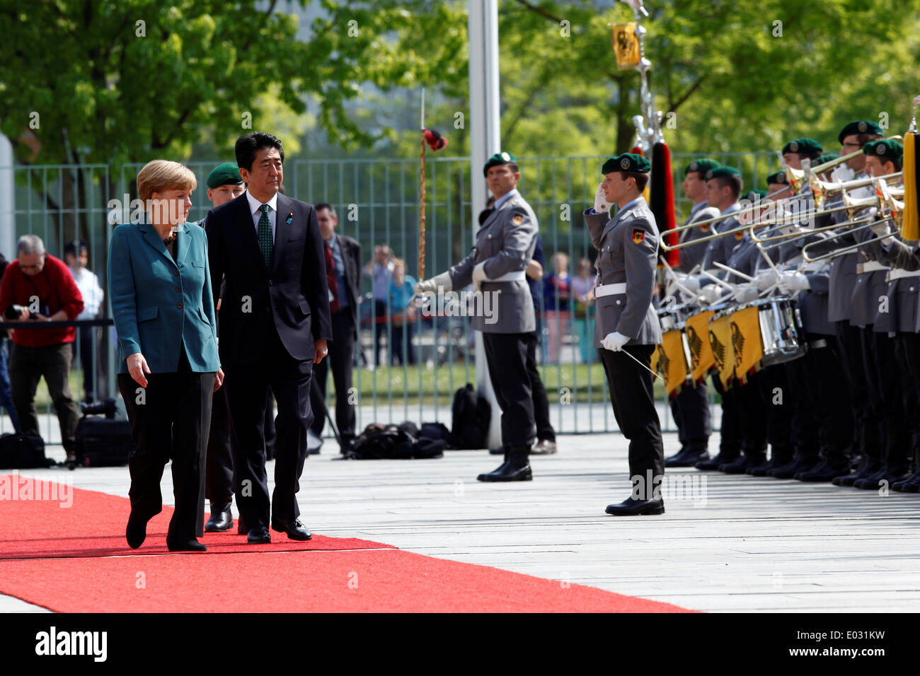 Greeting of the Shinzo Abe, Prime Minister of Japan, with military ...