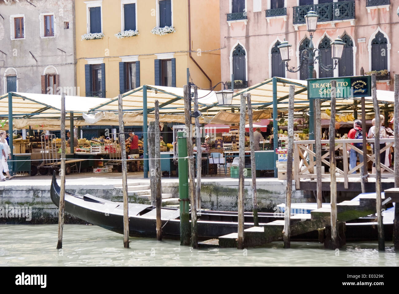 Rialto market, Venice Stock Photo - Alamy