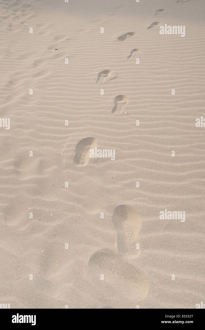 Sand footprint hi-res stock photography and images - Alamy