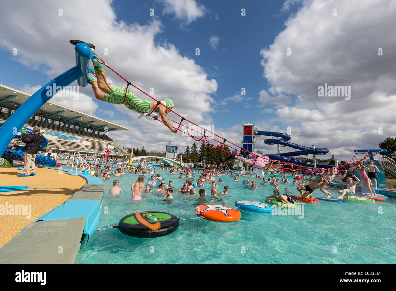 Kids and clowns hi-res stock photography and images - Alamy