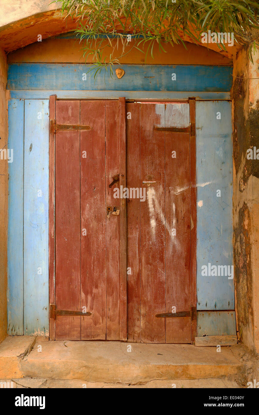 Goree island door hi-res stock photography and images - Alamy