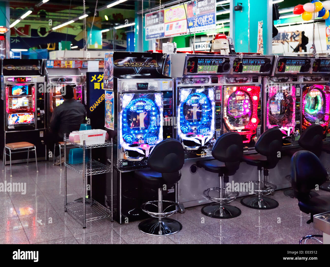 Japanese gaming arcade hi-res stock photography and images - Alamy