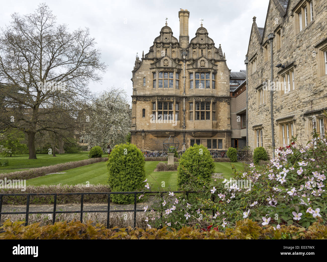 Trinity college broad street hi-res stock photography and images - Alamy