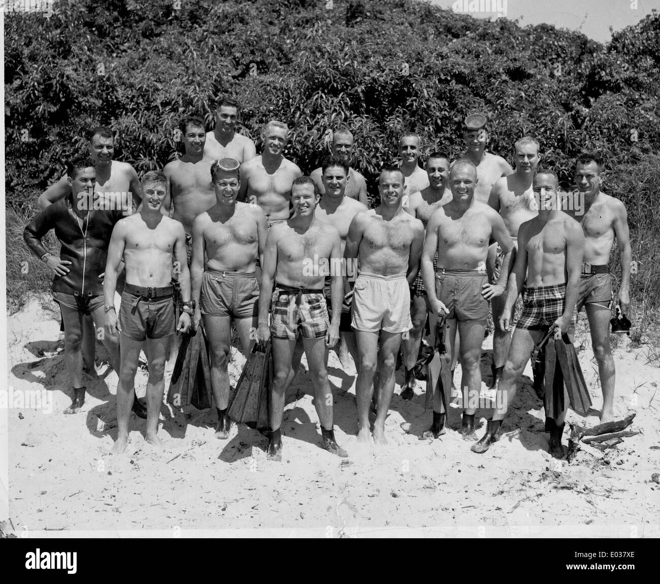 Underwater demolition team hi-res stock photography and images - Alamy