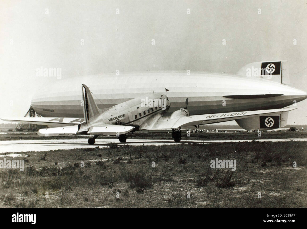 American douglas dc 3 aircraft hi-res stock photography and images - Alamy