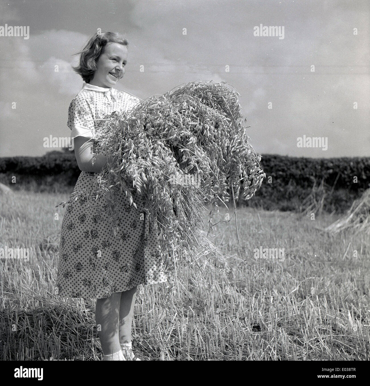 1950s farm girl hi-res stock photography and images - Alamy