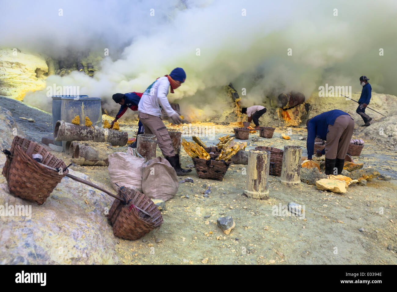 Molten sulfur hi-res stock photography and images - Alamy