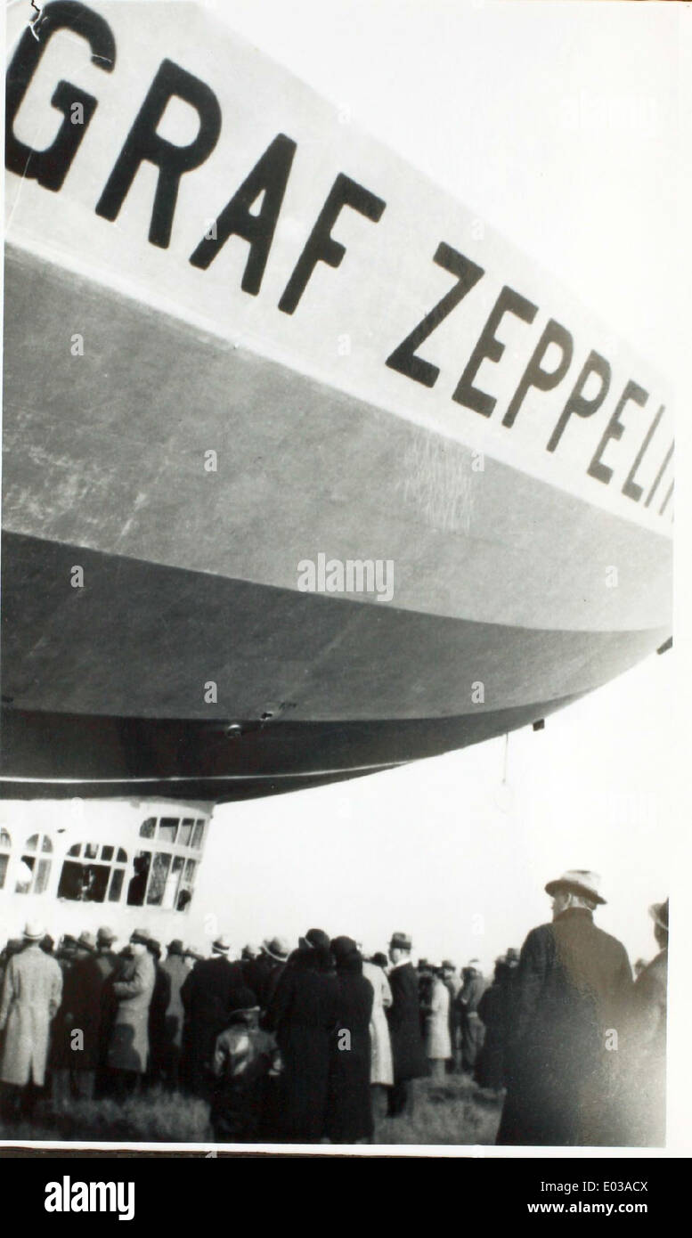 Zeppelin lz127 graf zeppelin hi-res stock photography and images - Alamy