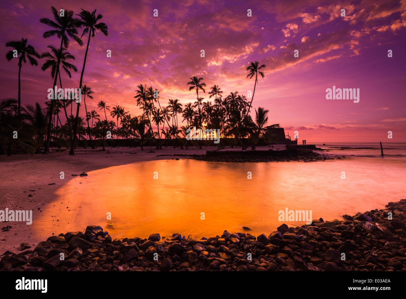 Sunset over Pu'uhonua O Honaunau National Historic Park (City of Refuge ...