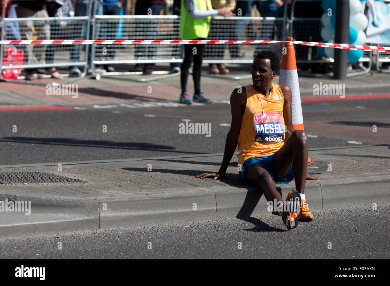 Elite male runner london marathon hi-res stock photography and images ...
