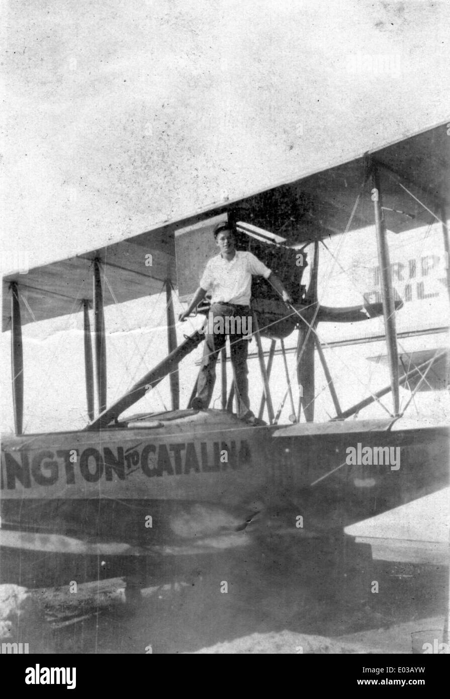 Amphibious biplane hi-res stock photography and images - Alamy