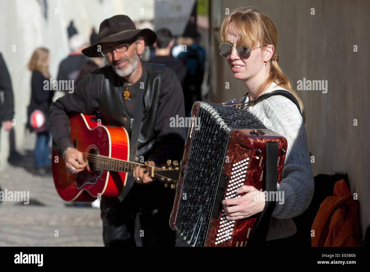 Woman street musician hi-res stock photography and images - Alamy
