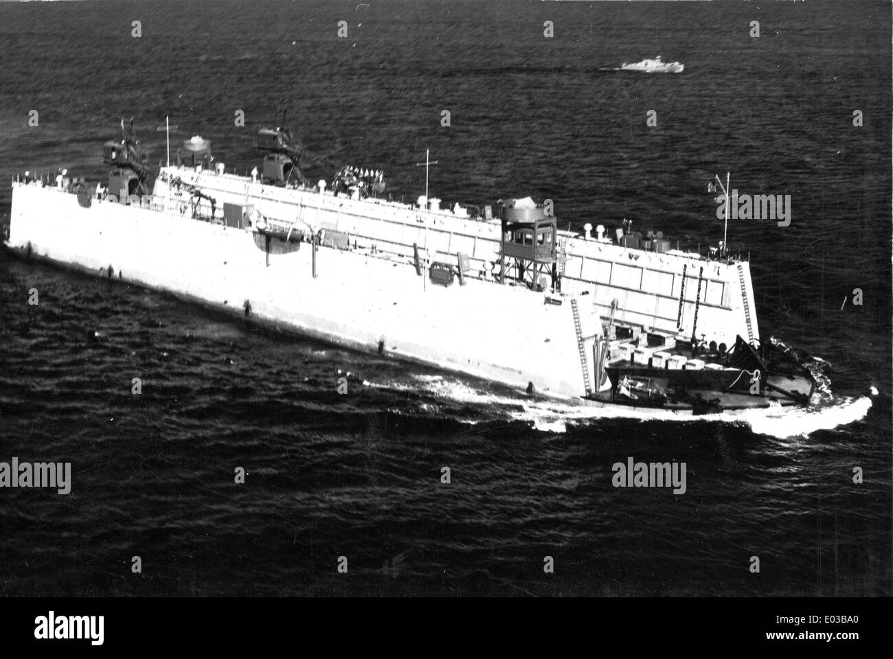 Floating drydock Black and White Stock Photos & Images - Alamy