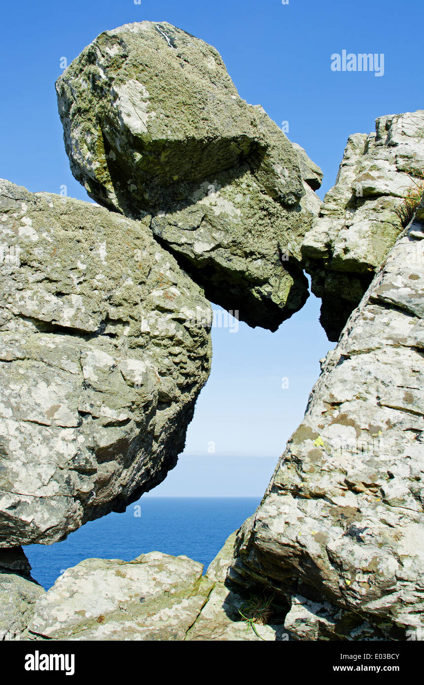 Balancing rock formation hi-res stock photography and images - Alamy