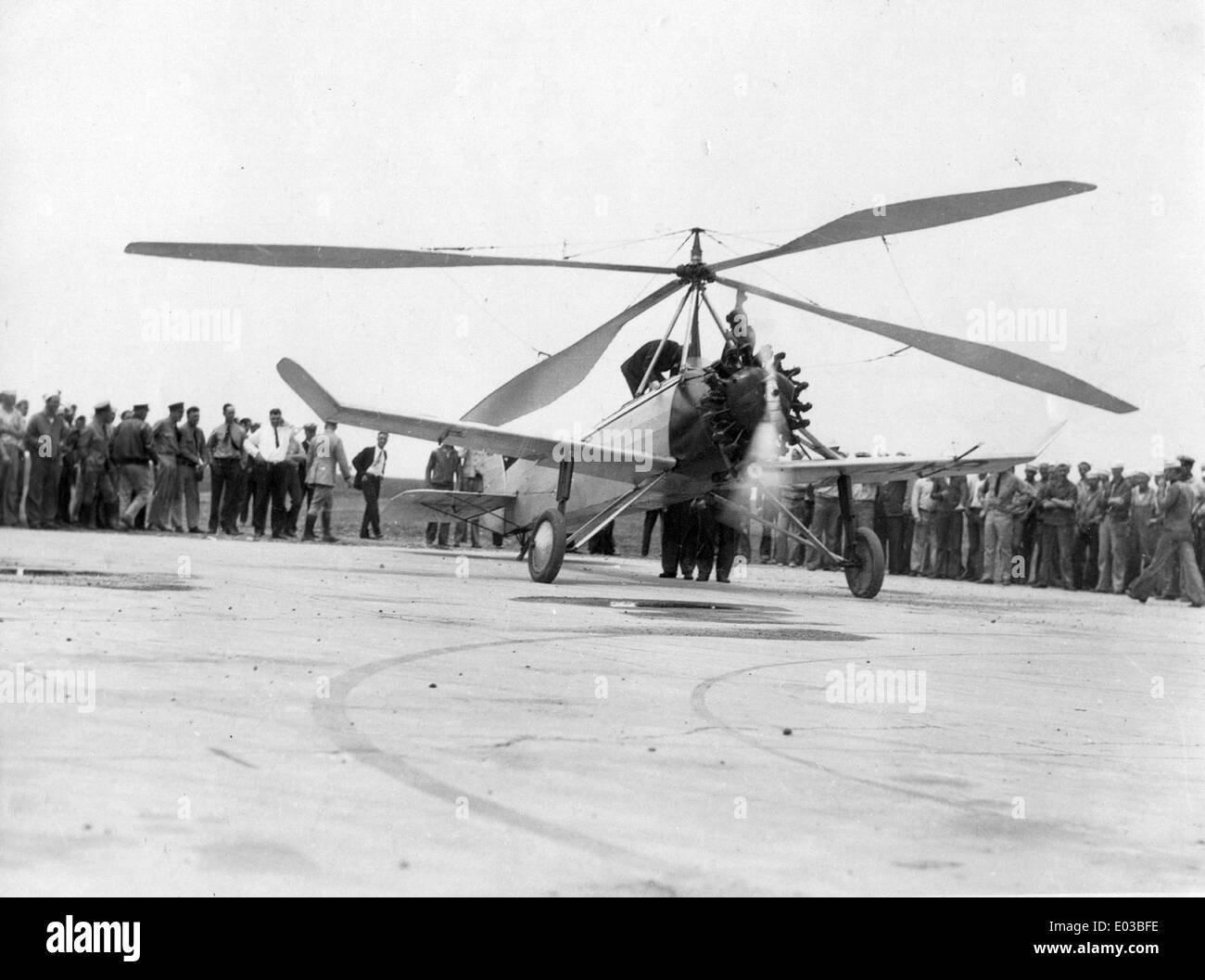 Autogyro aircraft Black and White Stock Photos & Images - Alamy